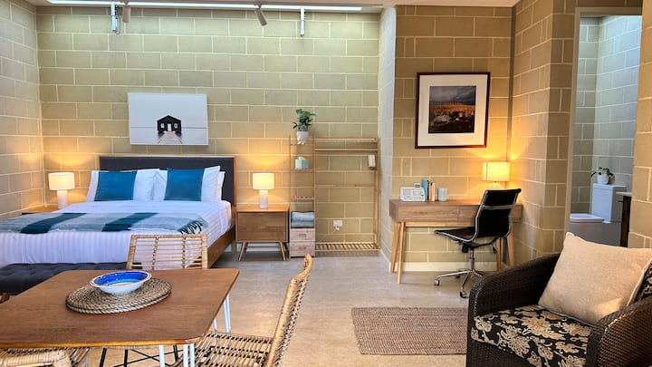 Freo's Stylish Studio + Walk To Beach+parking - オーストラリア メルビル
