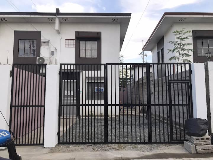 2 Storey House - 2 Br W/ Parking - Imus