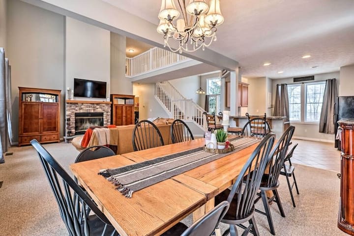 Spacious Home On Golf Course W/ Lake/pool Access - Pocono Lake, PA