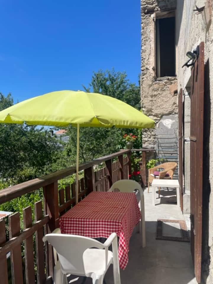 Maison Chaleureuse Et Atypique - Faverges