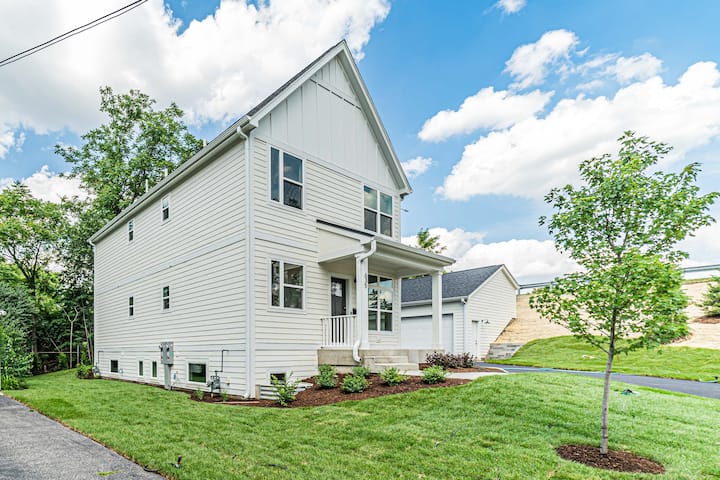 New Townhome Near Downtown-king Bed-metra - Naperville