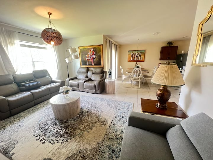 Spacious 4 Br Near Matlacha - Cape Coral, FL