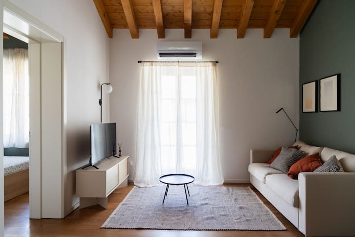 (2x Private Parking) Elegant Apartment In Old Town - Udine