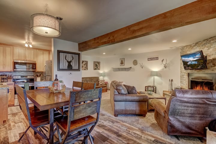 Cozy Condo | Heavenly-fireplace-hot Tub | Sleeps 6 - タホー湖