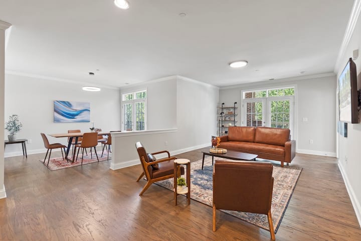 Contemporary Stylish Apartment - Charlotte, NC
