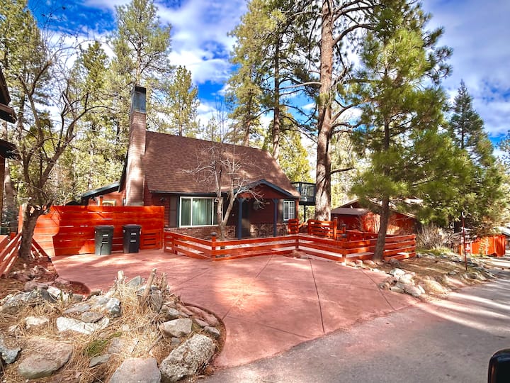 Pine Peaks Cabin | Lounge In Style | Hvac - Wrightwood, CA