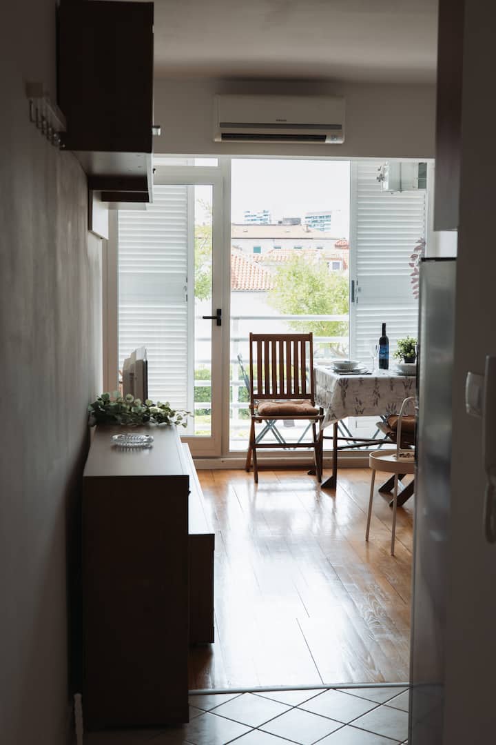 Charming Studio Getaway In The Heart Of The City - Split