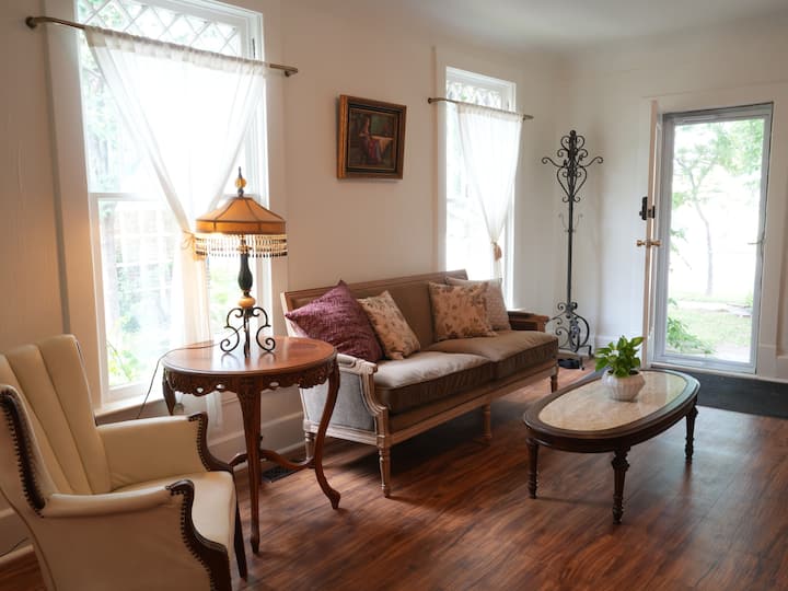 Antique Chic - Downtown Loveland - Loveland, CO