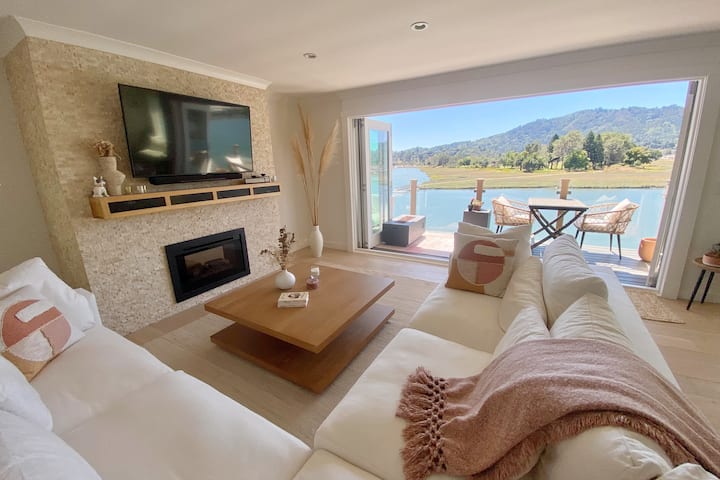 Luxury Waterfront Getaway - San Rafael, CA