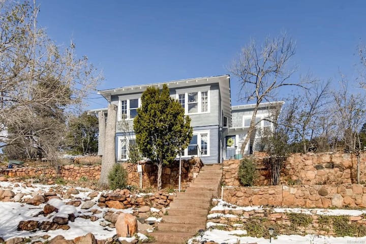 Elevated Escape: Majestic Manitou Home With Views - Manitou Springs, CO