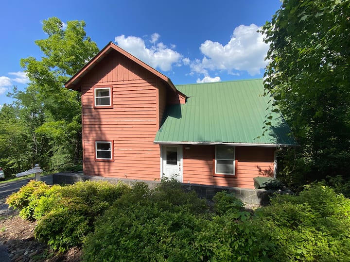 6 Guest Cabin | Smoky Mountains | Near Attractions - Sevierville, TN
