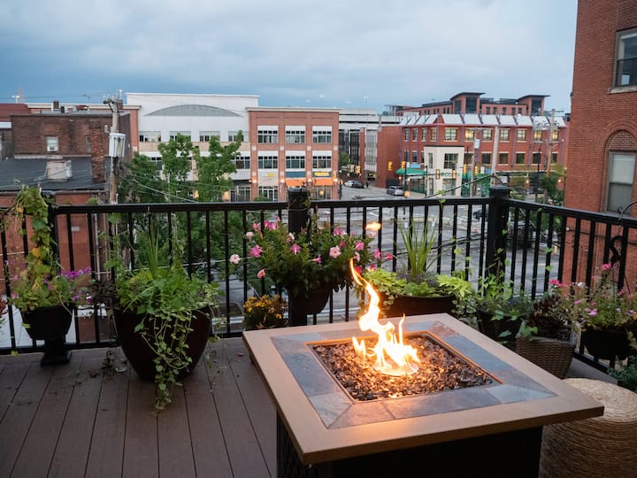 Little Red Cat/historic Coffeecozyparking/pitt/cmu - Pittsburgh, PA