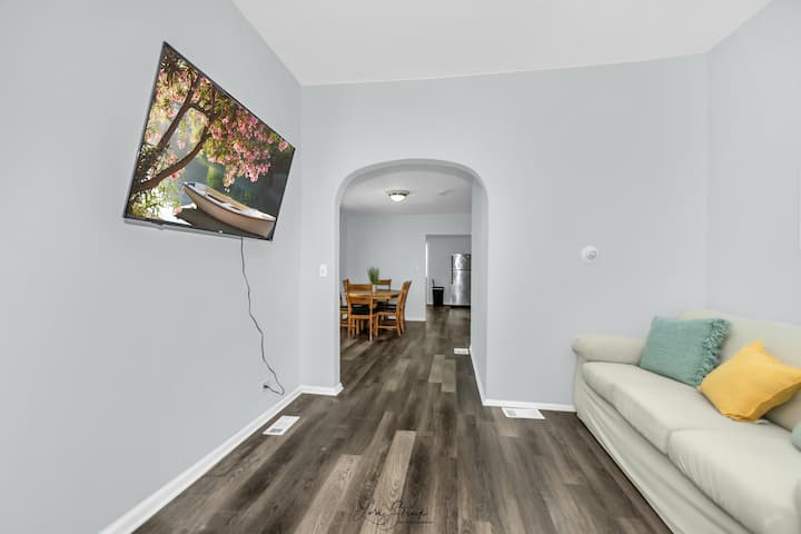 Spacious 3br Apartment Near Navy Base And Casino. - Lake Forest, IL