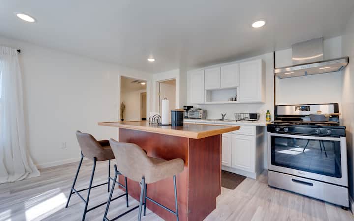 Simple Clean Arts District Apartment - Utica, NY