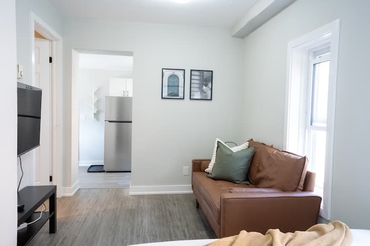 Bright Modern Studio, Prime Location, Full Kitchen - Niagara-on-the-Lake