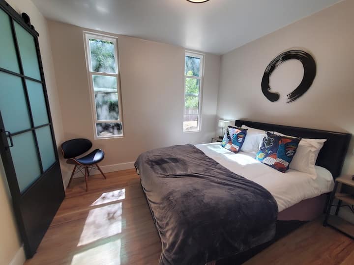 Private Sauna & Patio! Peaceful Space In Kirkland - Kirkland, WA