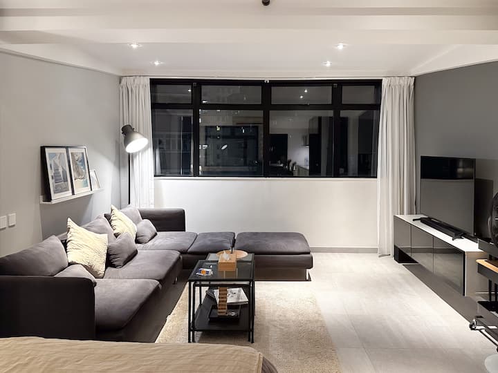 Spacious Studio In Center Of Hk - Sai Ying Pun