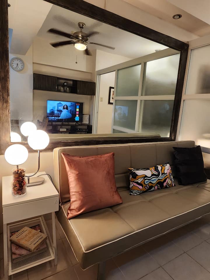 A Tagaytay Getaway W/ Taal View, Parking & Wi-fi - Tagaytay