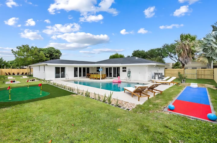 6br Beach Resort-style Game House | Heated Pool - West Palm Beach, FL