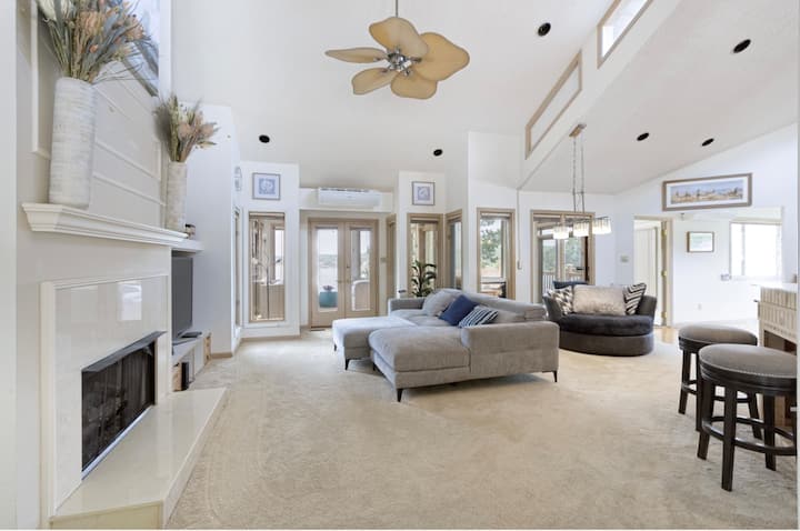 Rio Lakehouse. Sleeps 12! - Tellico Village, TN