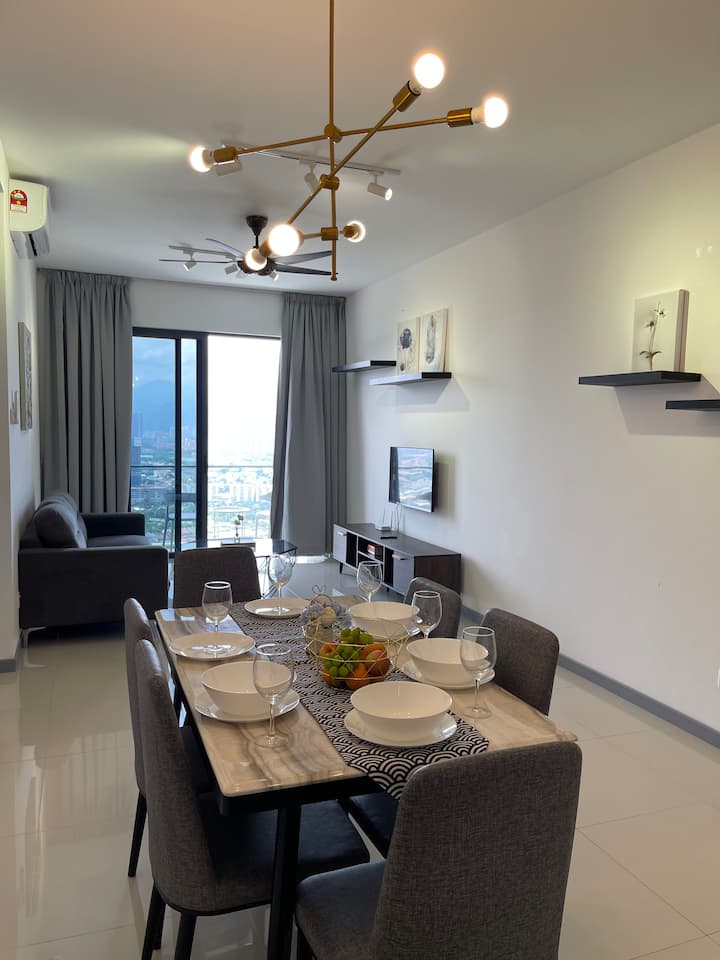 Family Comfort Stay 7pax@above The Mall - Sungai Buloh