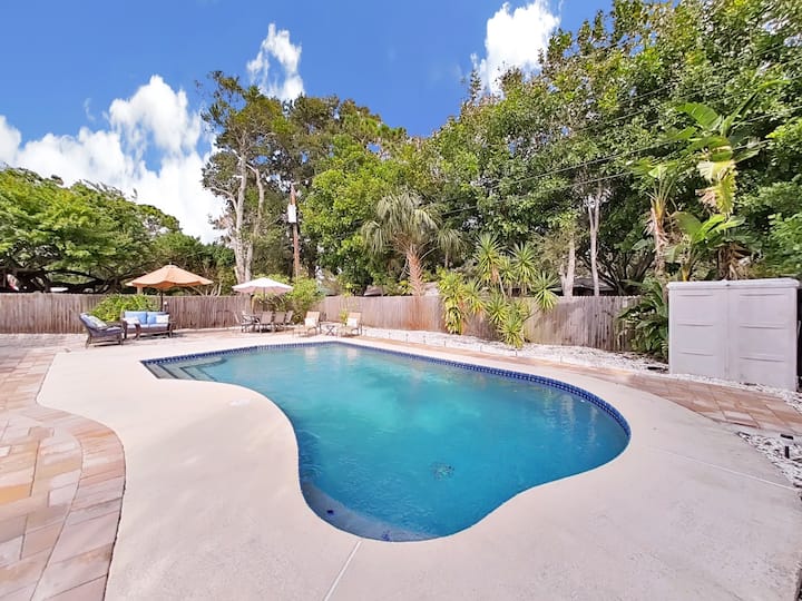 Palm Paradise-pool Home 10 Min From Beach - St. Petersburg, FL