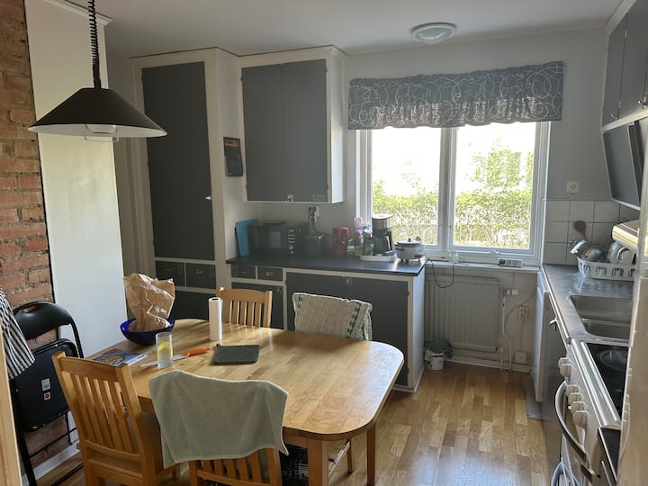 Privat Rum Med Delat Kök Och Badrum - Halmstad