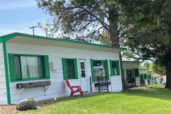 "Stardust" At Cherry Hill Cabins - Polson, MT