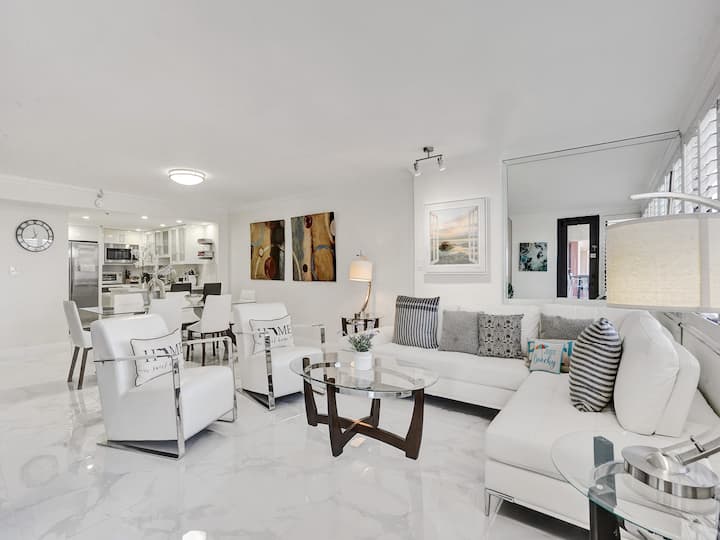 Luxury Beachfront Condo / Beach Service / 1418 - Miami Beach, FL