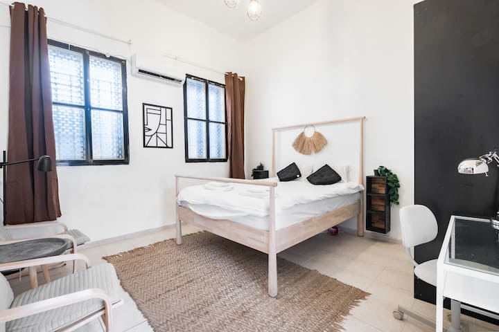 Cozy Studio By The Beach/king Bed/washer&dryer - Tel Aviv