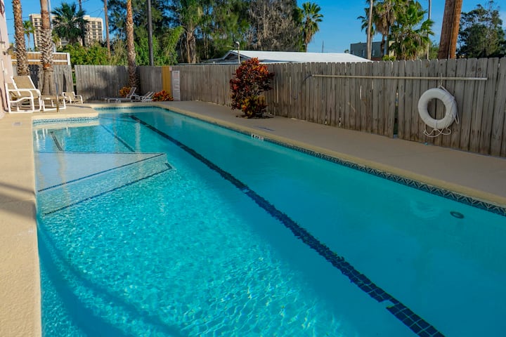 * Heart Of Entertainment District * Pet Friendly - On The Beach, South Padre Island