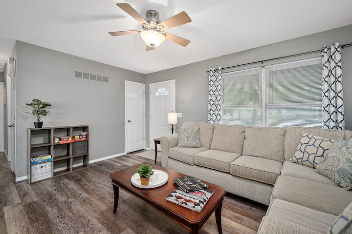 Blair's House In O'fallon 3 Bed 1.5 Bath Game Room - O'Fallon, MO