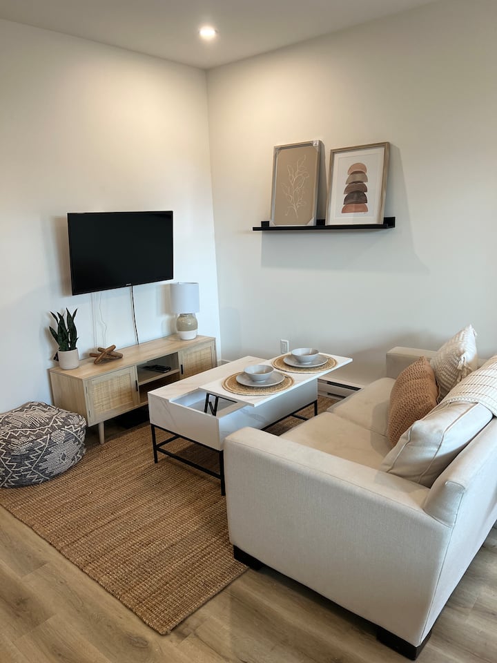 Beautiful 2 Bd Garden Suite - Vancouver