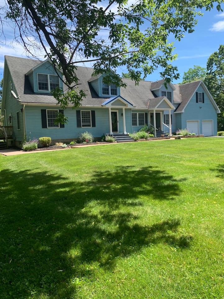 Entire House 3 Bedroom, 3 Bath, Firepit, Sleeps 7 - Clinton, NY