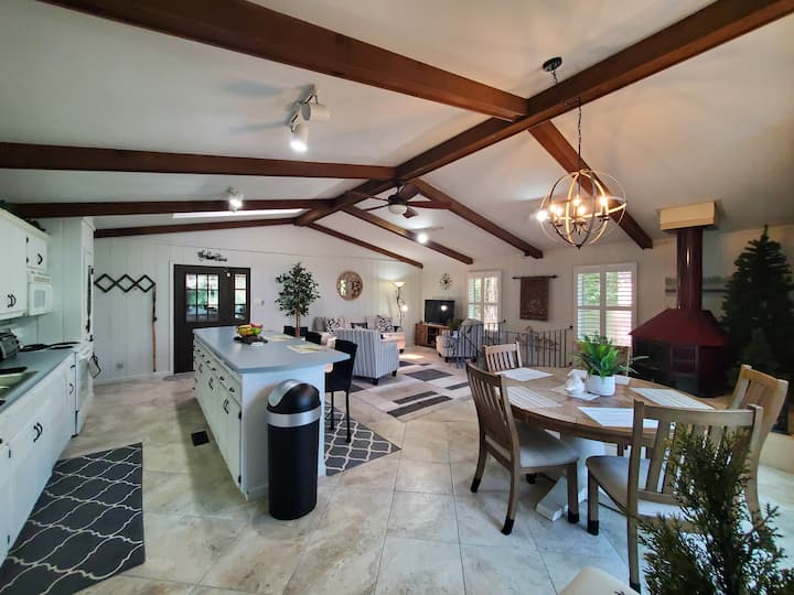 Nature Getaway Lake House - Malvern, AR