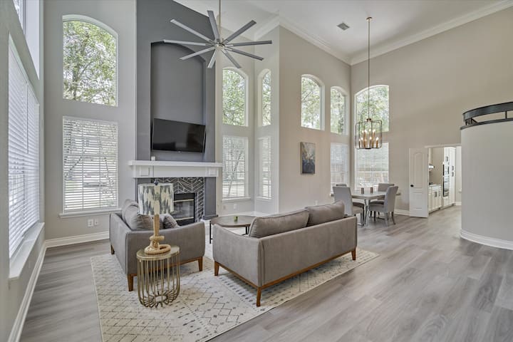 Luxury 4br/3bath With The Heated Pool And Spa - Lake Woodlands, The Woodlands
