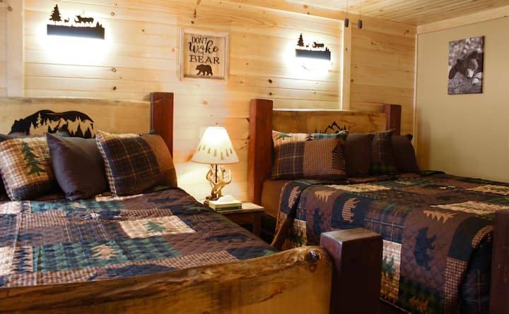 Centrally Located 2br Lake George Suite With Pool - Lake George, NY