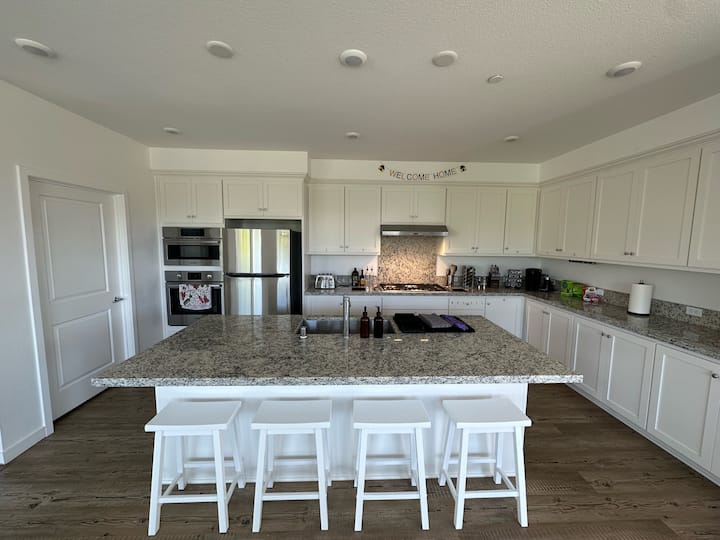 Private Room W/ Walk-in Closet & Shared Bath - San Ramon, CA