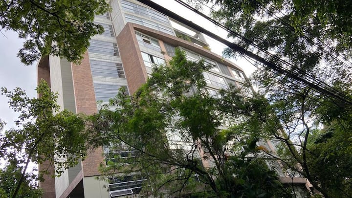Lujoso Apartaestudio En El Poblado - Medellín, Colombia