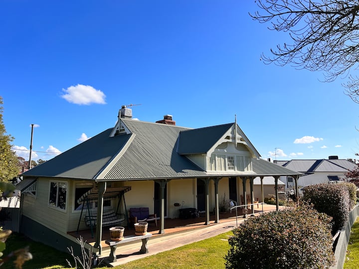 Sally's Hosted Air Bnb - Young