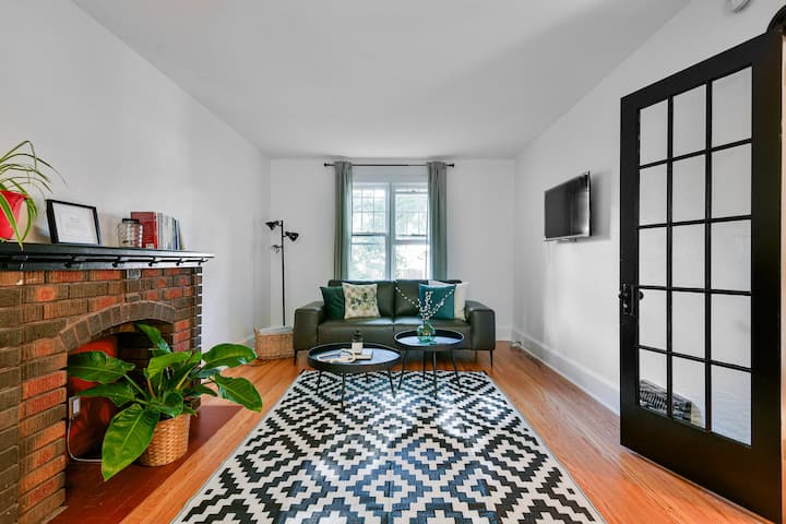 3br Home In River Height - Parking & Self Check-in - Winnipeg