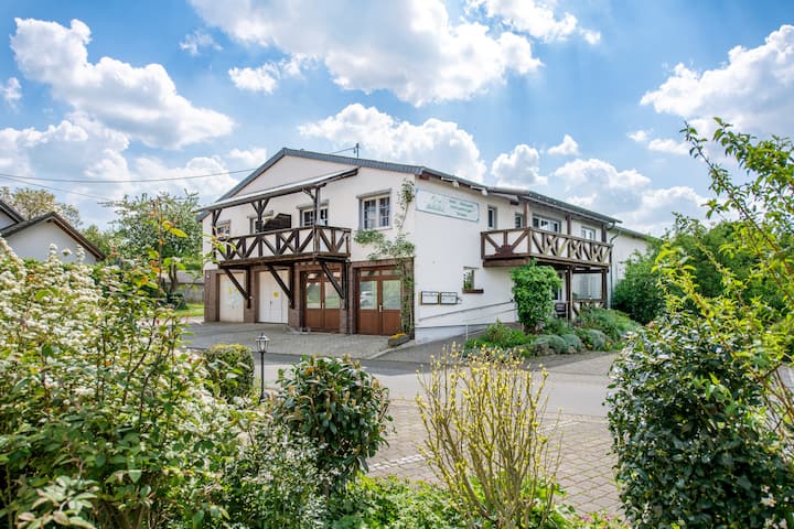 Apartment, 80 Qm, 3 Schlafzimmer, 2 X D/wc, Balkon - Kastellaun