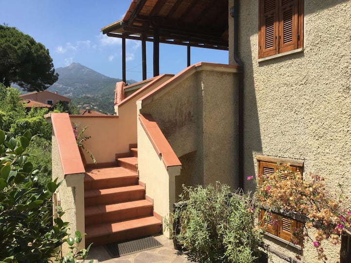 Terrasse Vue Vers La Montagne Avec Jardin - Marciana Marina