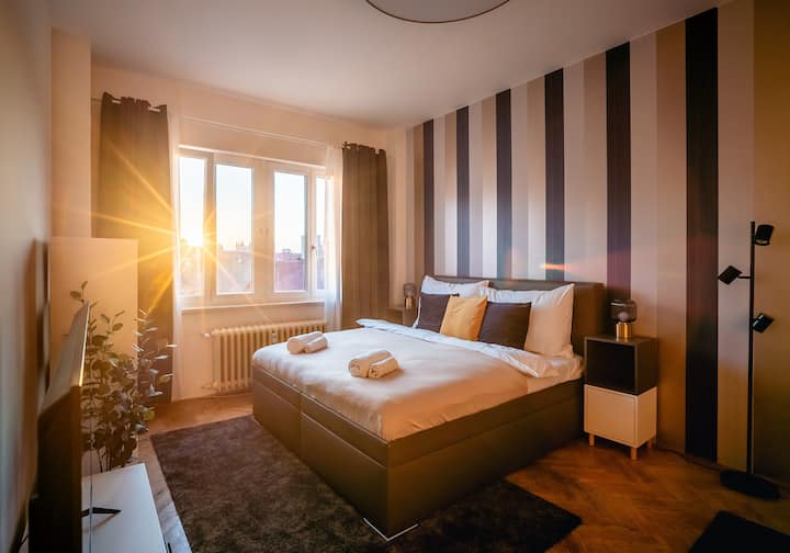 Castle V!ews Apt + Terrace | Wenceslas Square - Prague