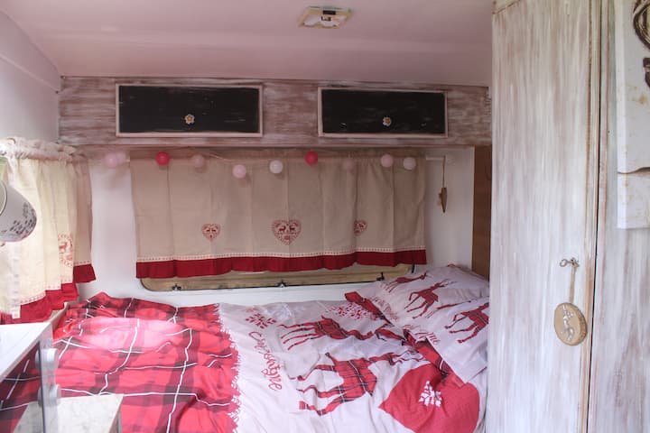 Dormir Dans Une Caravane - Ambert