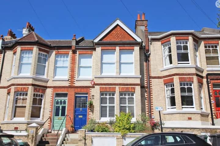 Lovely 3 Bedroom Family Home - Brighton