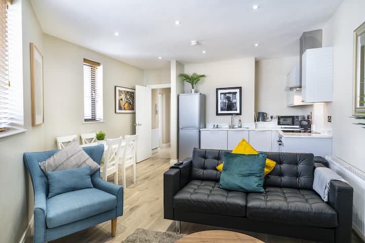 Old Hollywood- 1 Bd Ap (Gold Short Term Stays ) - Belfast
