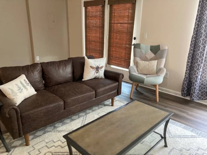 The Buzzworthy Bungalow - Greer, SC