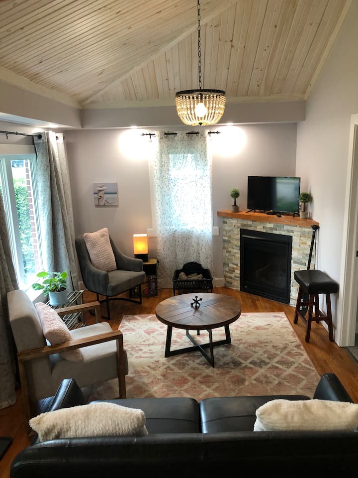 The Suite Spot
Steps Tothe Elora Mill Private Room - Fergus