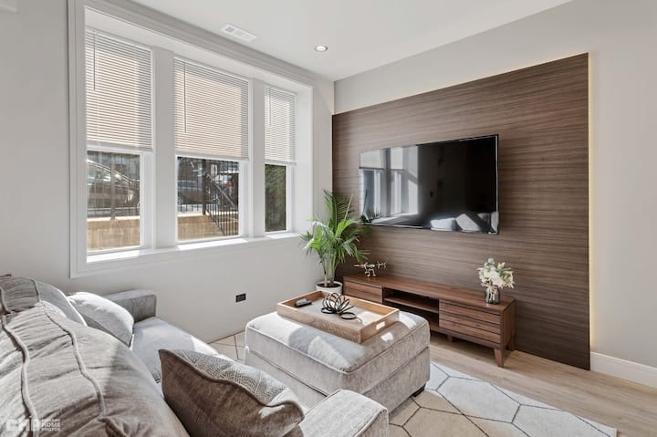 Wicker Park Walk-up Condo - Chicago, IL